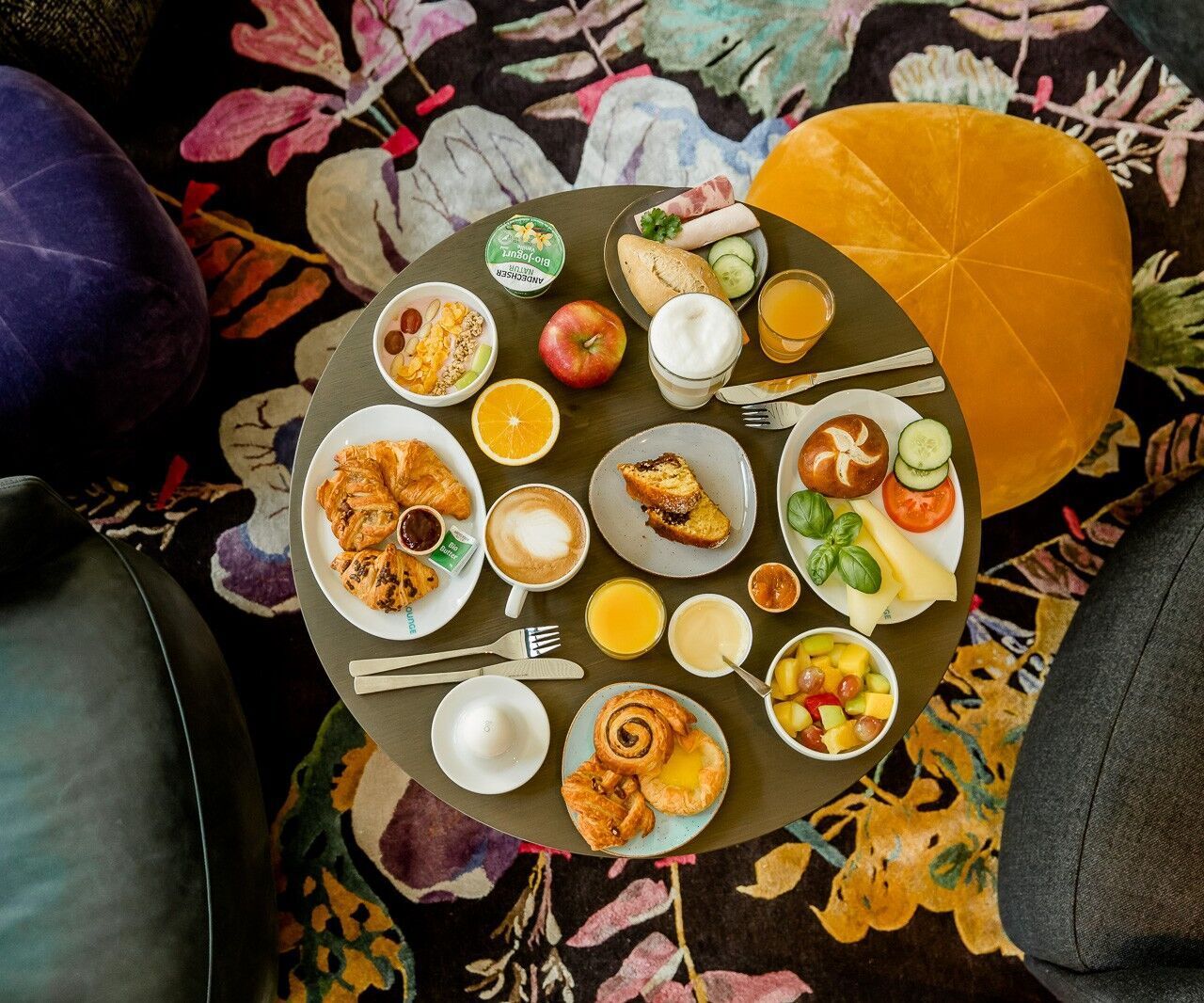 Motel One Essen und Trinken | Frühstück Bar Snacks Hotel